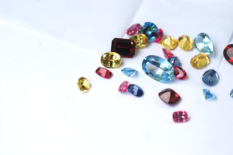 Cores do diamante: Conheça as principais! : Sara Joias